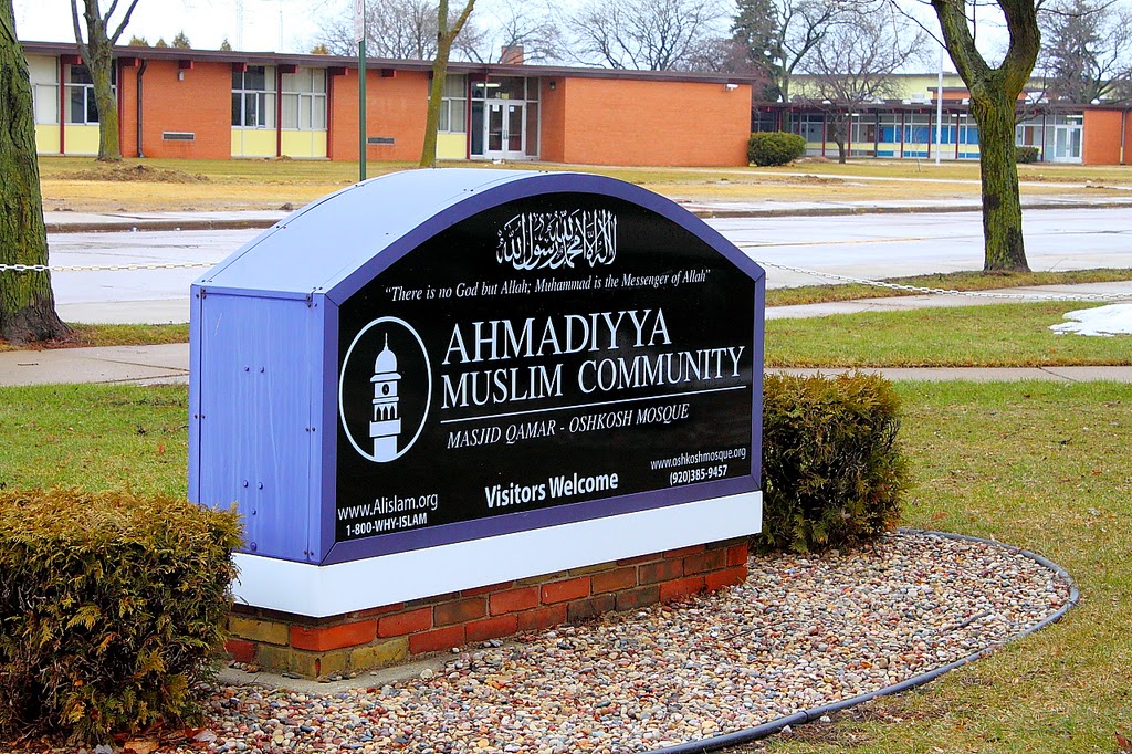 AHMADIYYA MOSQUE: Qamar Mosque - Oshkosh Wisconsin USA