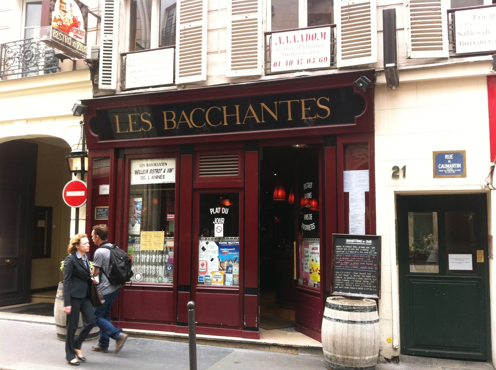 not drinking poison in paris: old school: les bacchantes, 75009