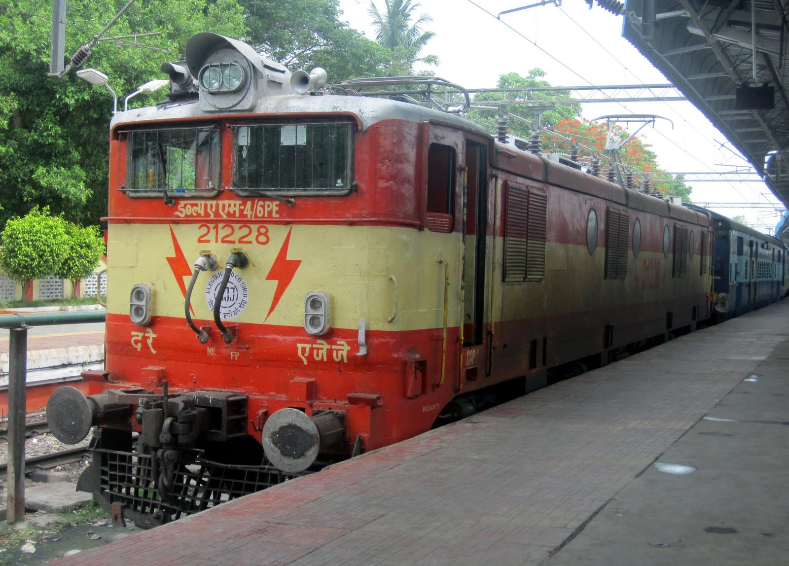 SOUTH CENTRAL RAILWAY: TRAINS & LOCOMOTIVES