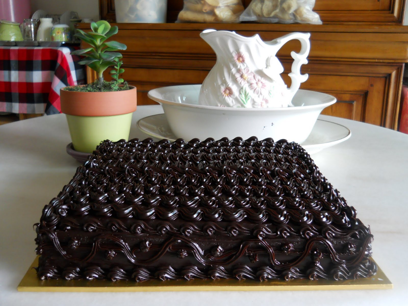 THE BEST CAKES IN TOWN: CHOCOLATE MOIST CAKE