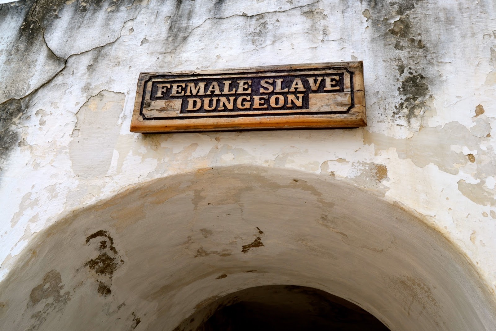 Bad Africana: Elmina: beautiful castle, ugly history
