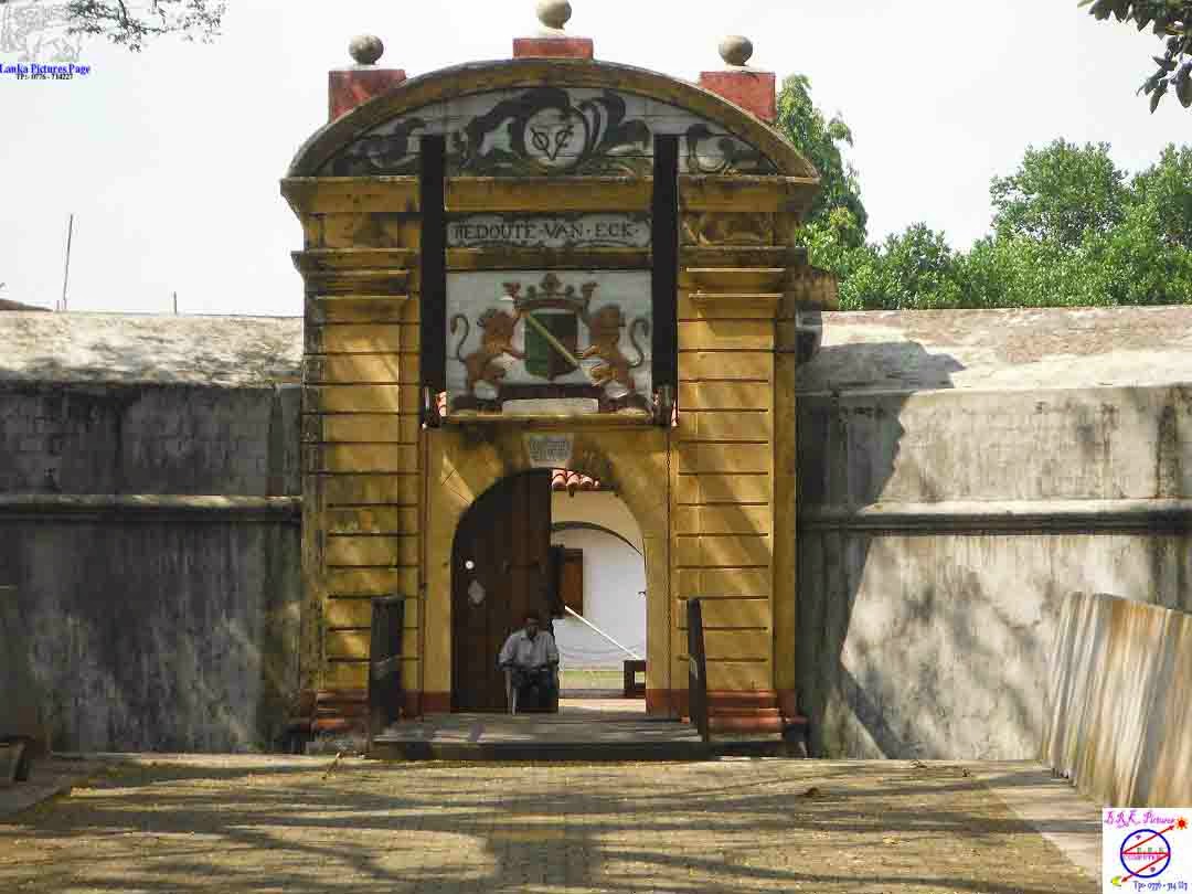 Lanka Pictures Page: Matara Star Fort