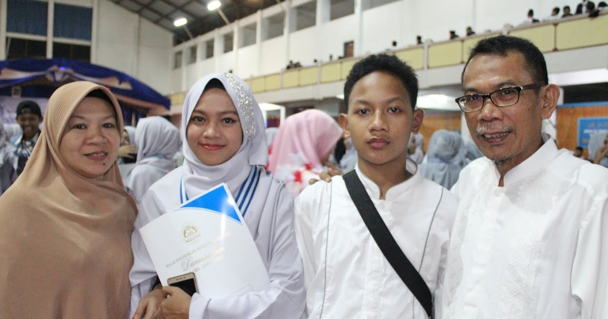 Lulus SMA, beda dunia.