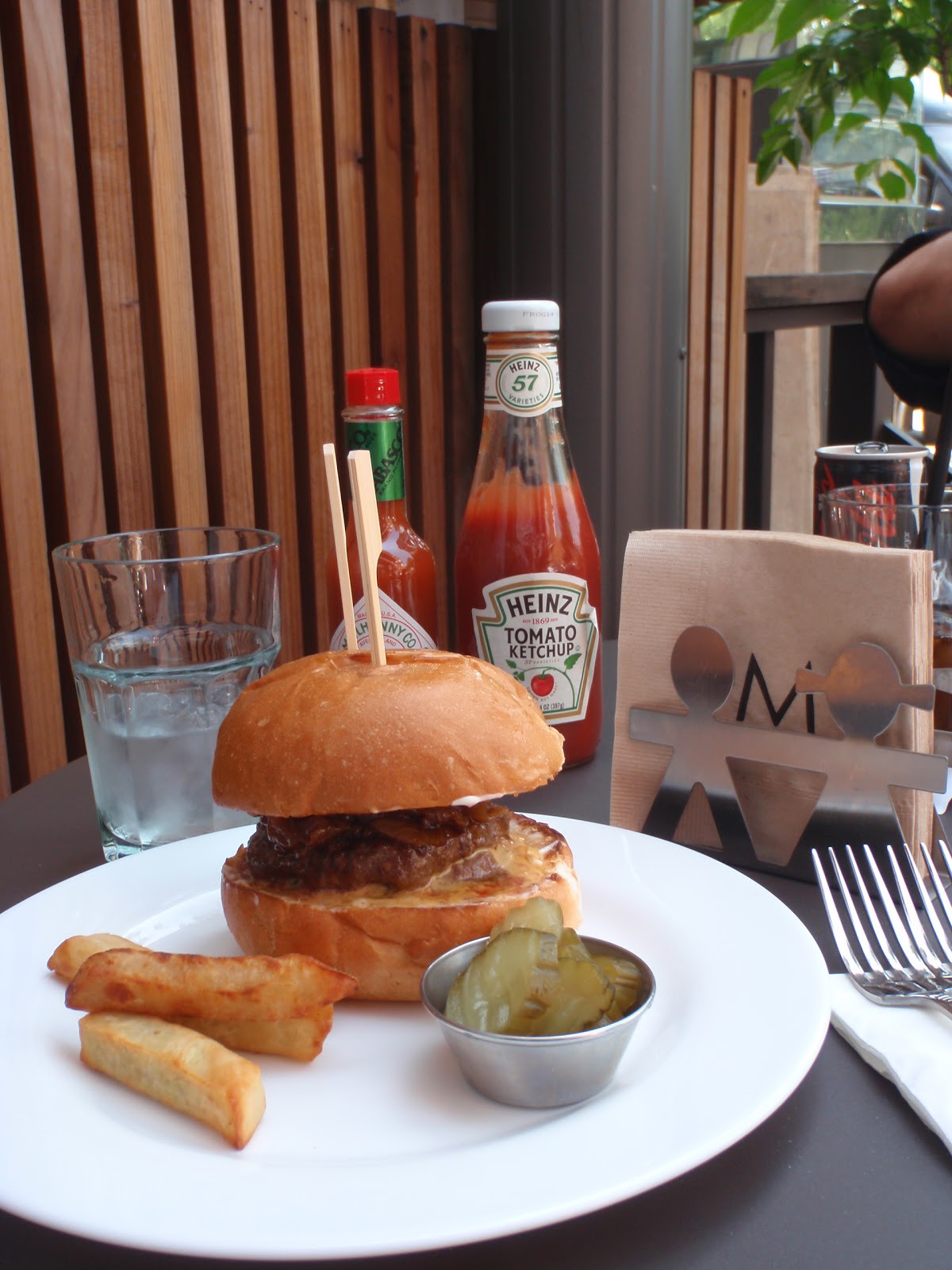 M Burger: New Burger Joint in Itaewon