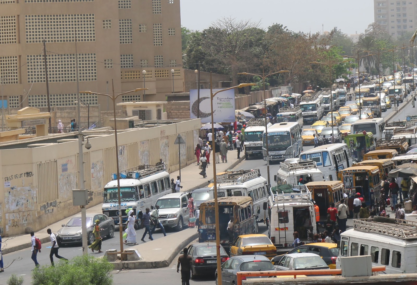 Sêw@nou: AVENUE CHEIKH ANTA DIOP: Embouteillage à grande vitesse