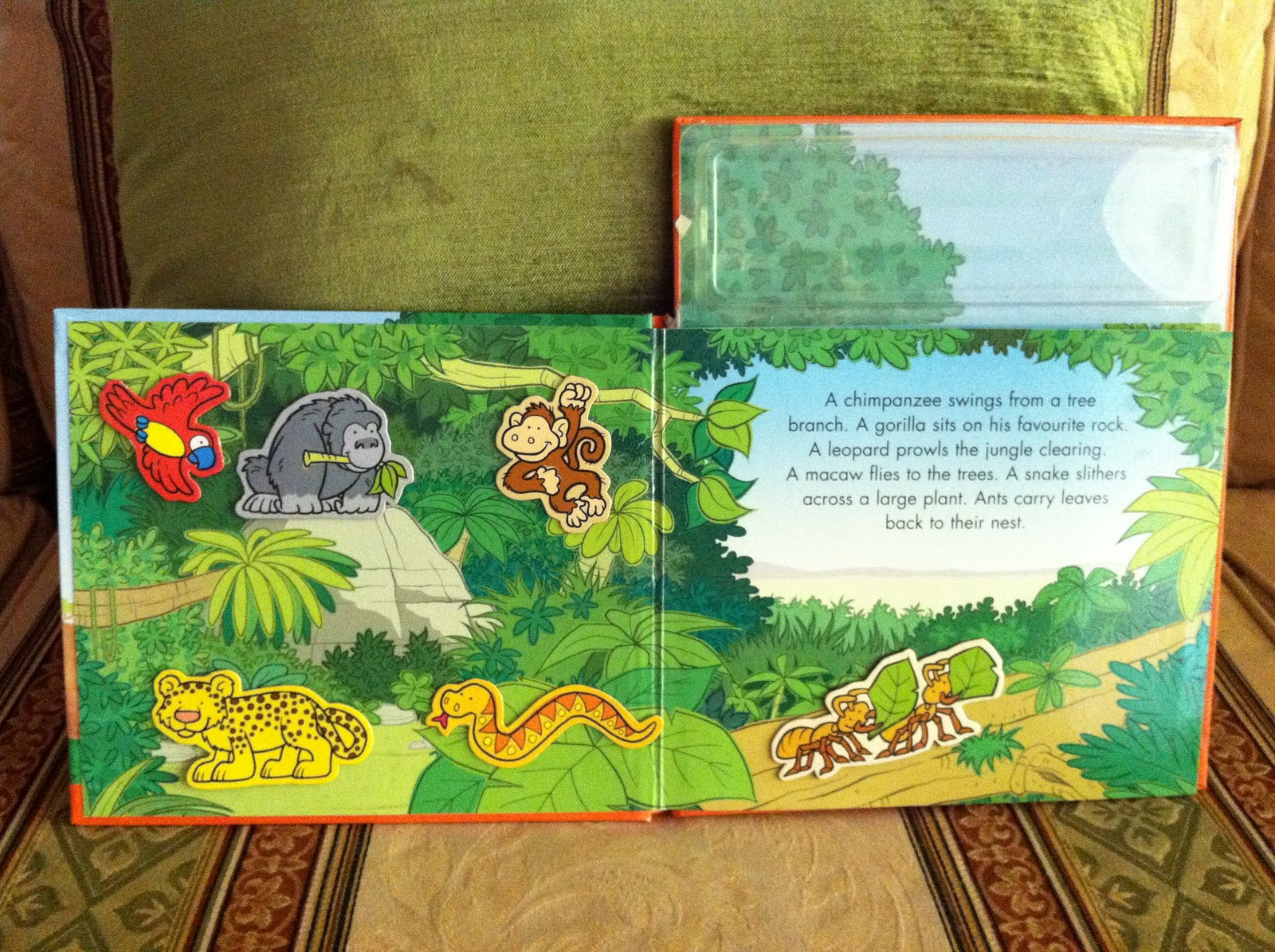 Baby booklover: Book Review: Wild Animals (Magnetic story and play scene)