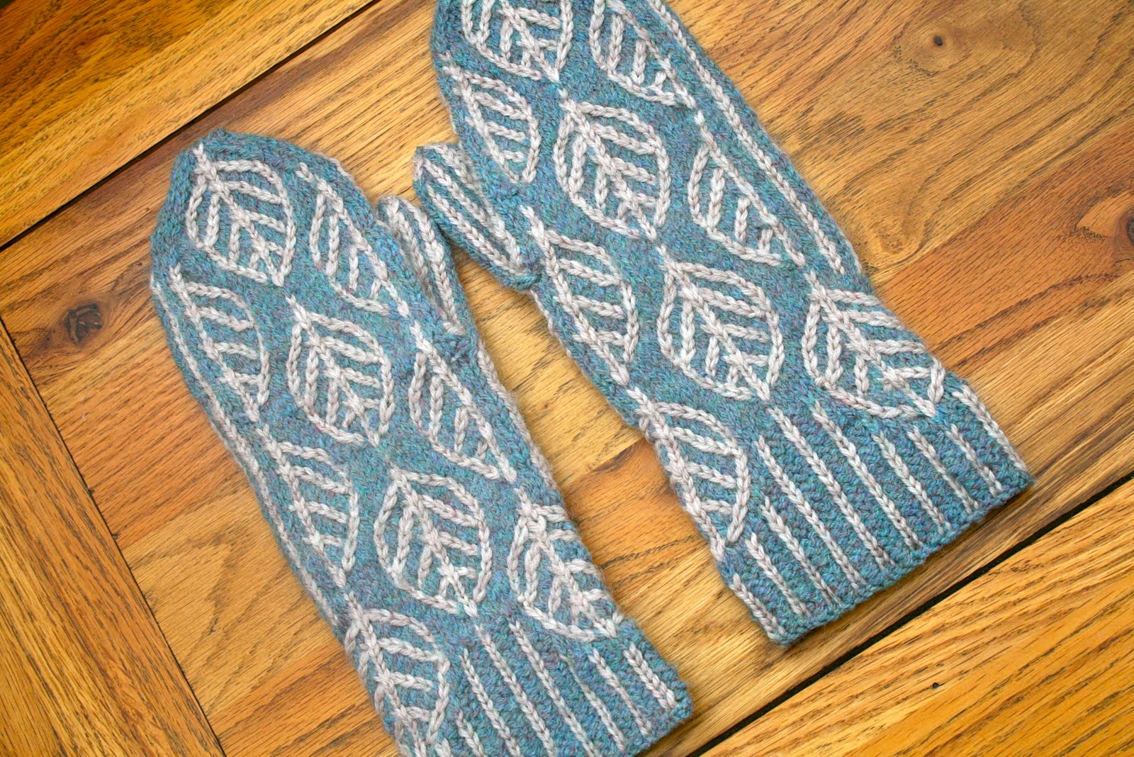 pointy pointy sticks: Wintergreen Mittens