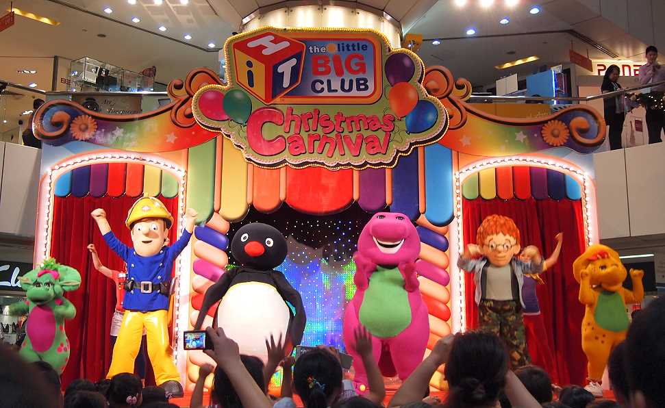 LIFE-FOOTSTEPS: Barney, Fireman Sam, Pingu @ United Square