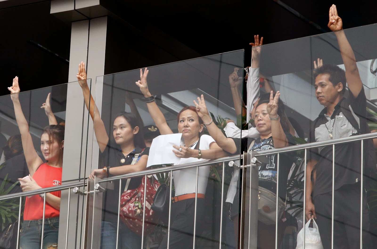 NEWS: Thai Protesters Adopt 'The Hunger Games' Three-finger Salute ...