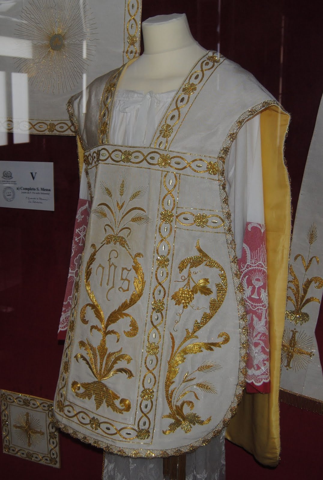 Orbis Catholicus Secundus: San Giovanni Rotondo: Padre Pio Vestments