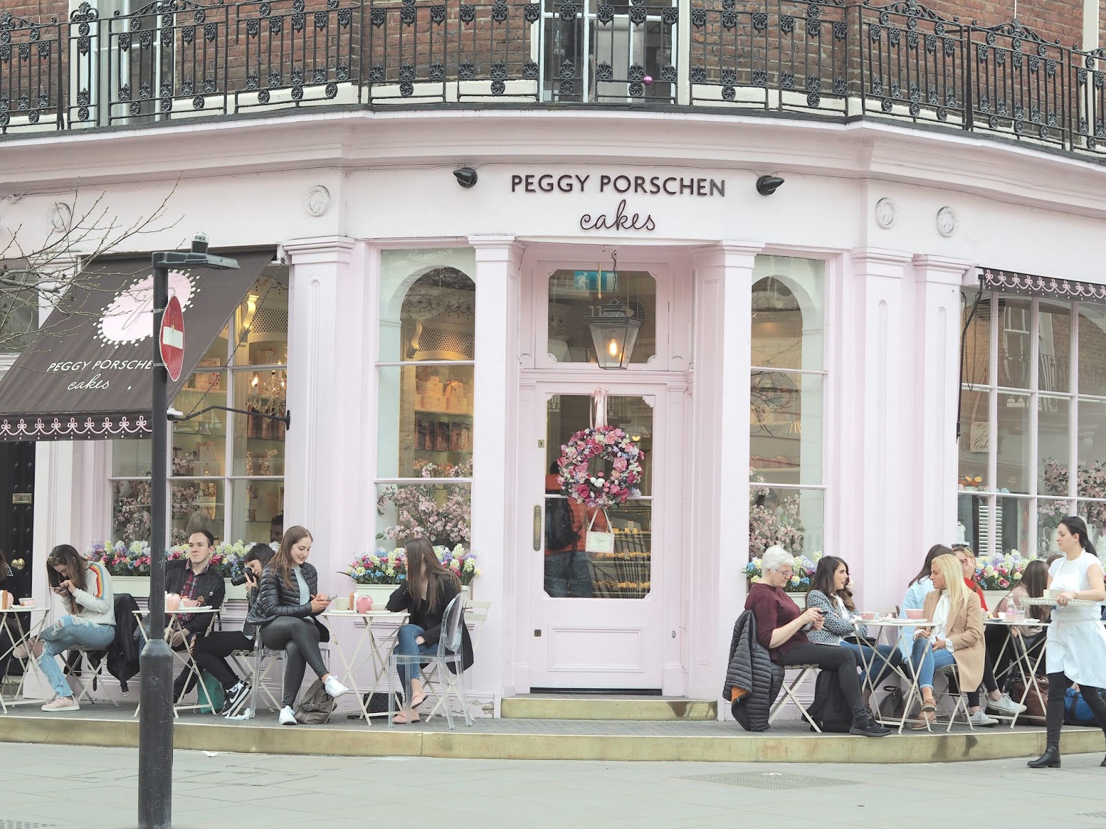 London Cafe Series: Peggy Porschen, Chelsea | Áine Tagon