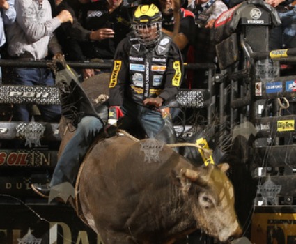 picturespost: NFL star's wild bull-riding experience