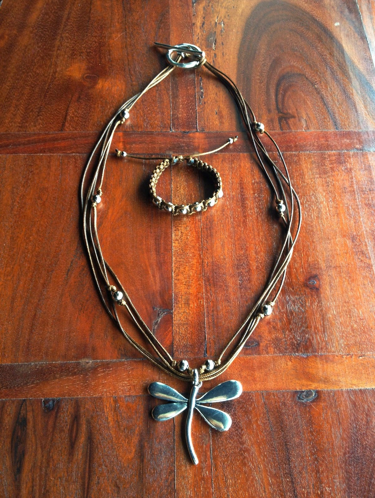 Madó Luaces : Collar de libélula