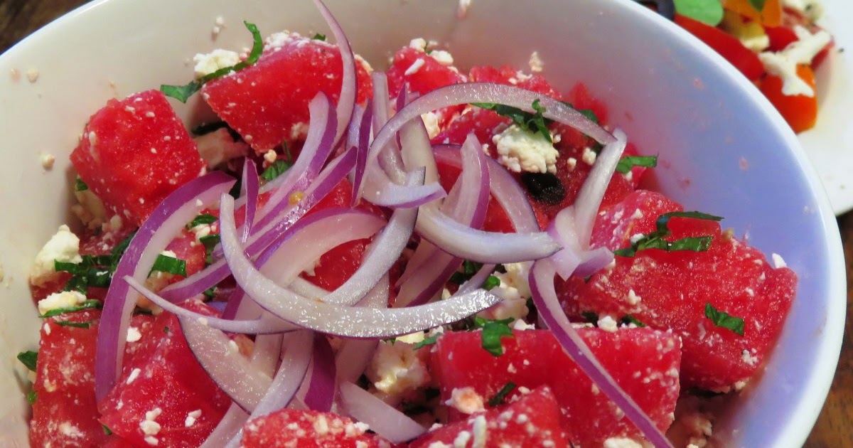 Kookkuns: Waatlemoen en feta slaai - met rooi ui, lemmetjiesap ...