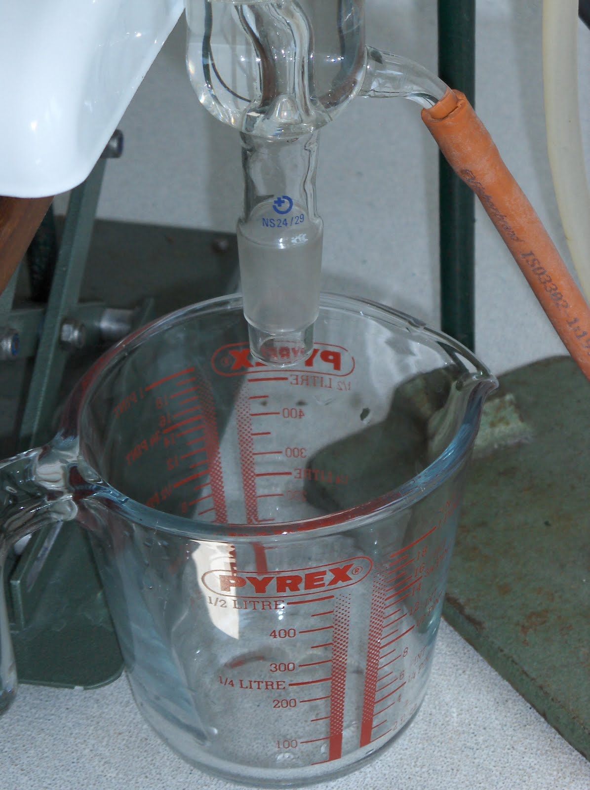 indekoperenketel: Kamille destilleren