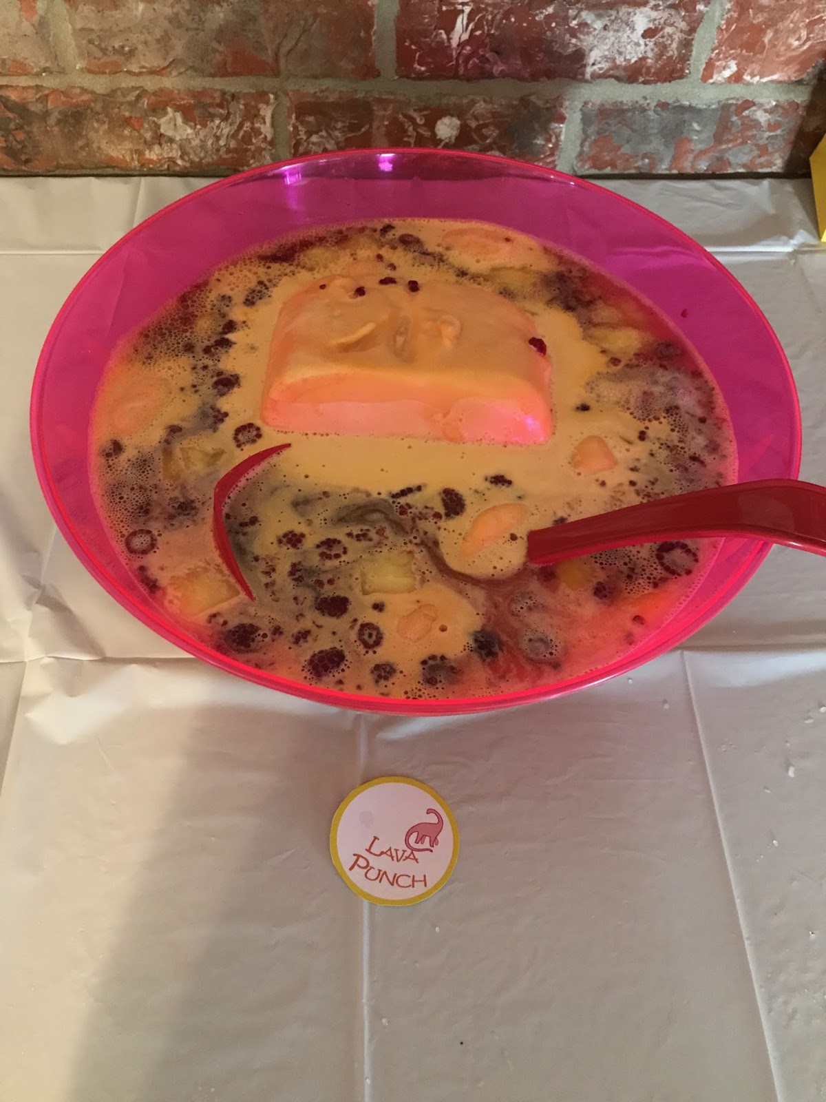 The(riot) Parenting: Girl Dinosaur Birthday Party