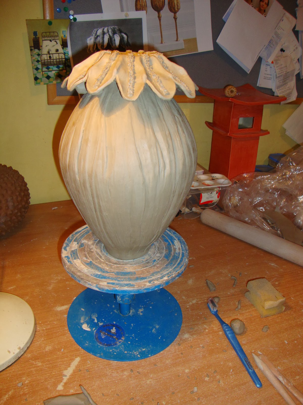 Wendy Wallwork Ceramics: Poppy pod