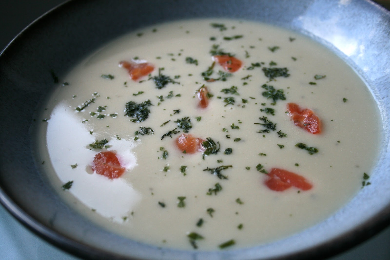 Champignonsoep met kruidenkaas en zalm - Hap en Tap
