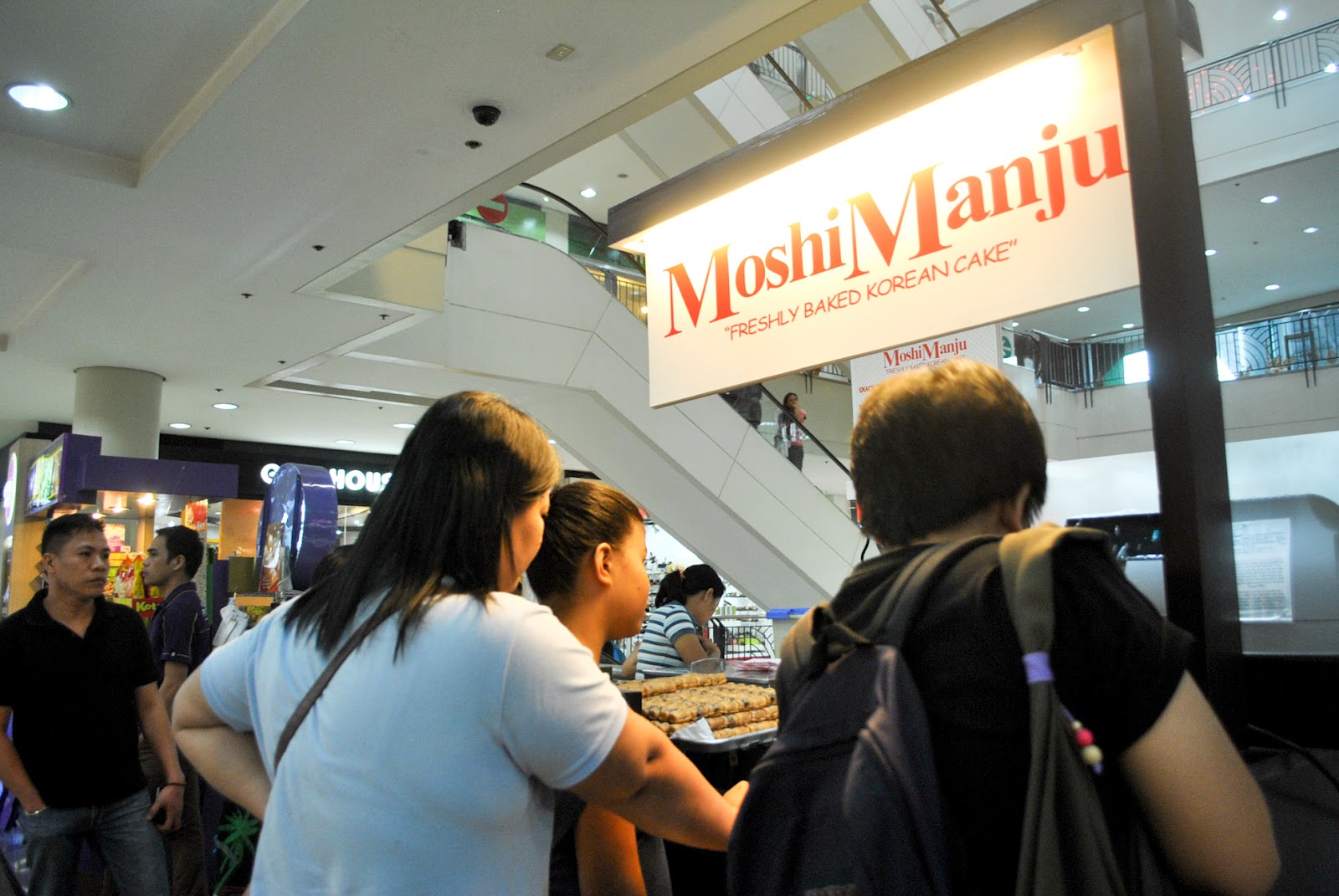 Your Foodie Engineer: Manang's + Moshi Manju