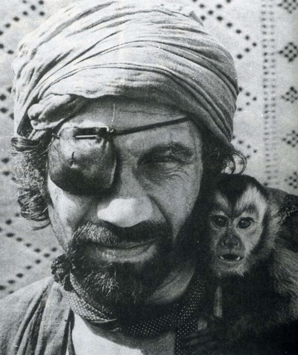 STAR WARS AFICIONADO WEBSITE: CLASSIC RAIDERS: A MAN AND HIS MONKEY!