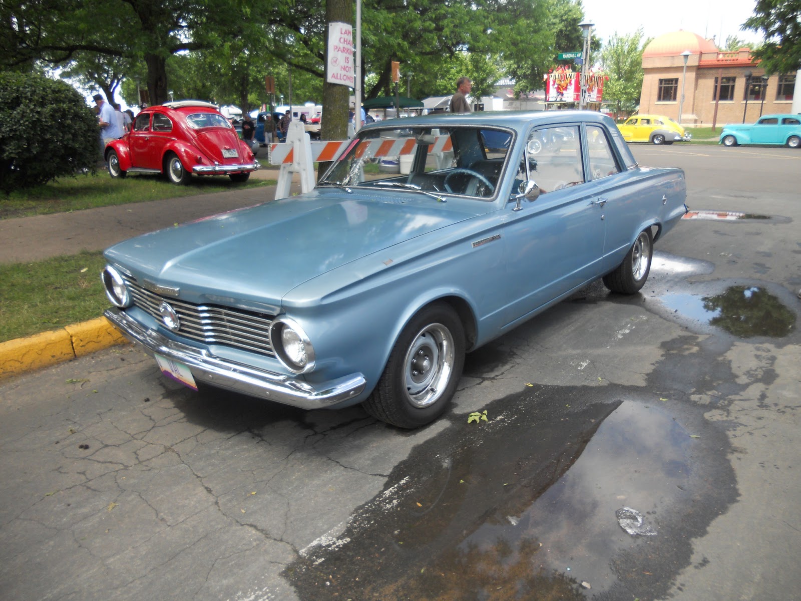 AutomoZeal: A Meeting of the Vals: The 1964 Plymouth Valiant