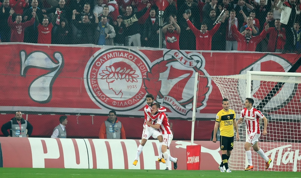 ερυθρολευκο μετεριζι: ΟΛΥΜΠΙΑΚΟΣ - ΑΕΚ 3-0