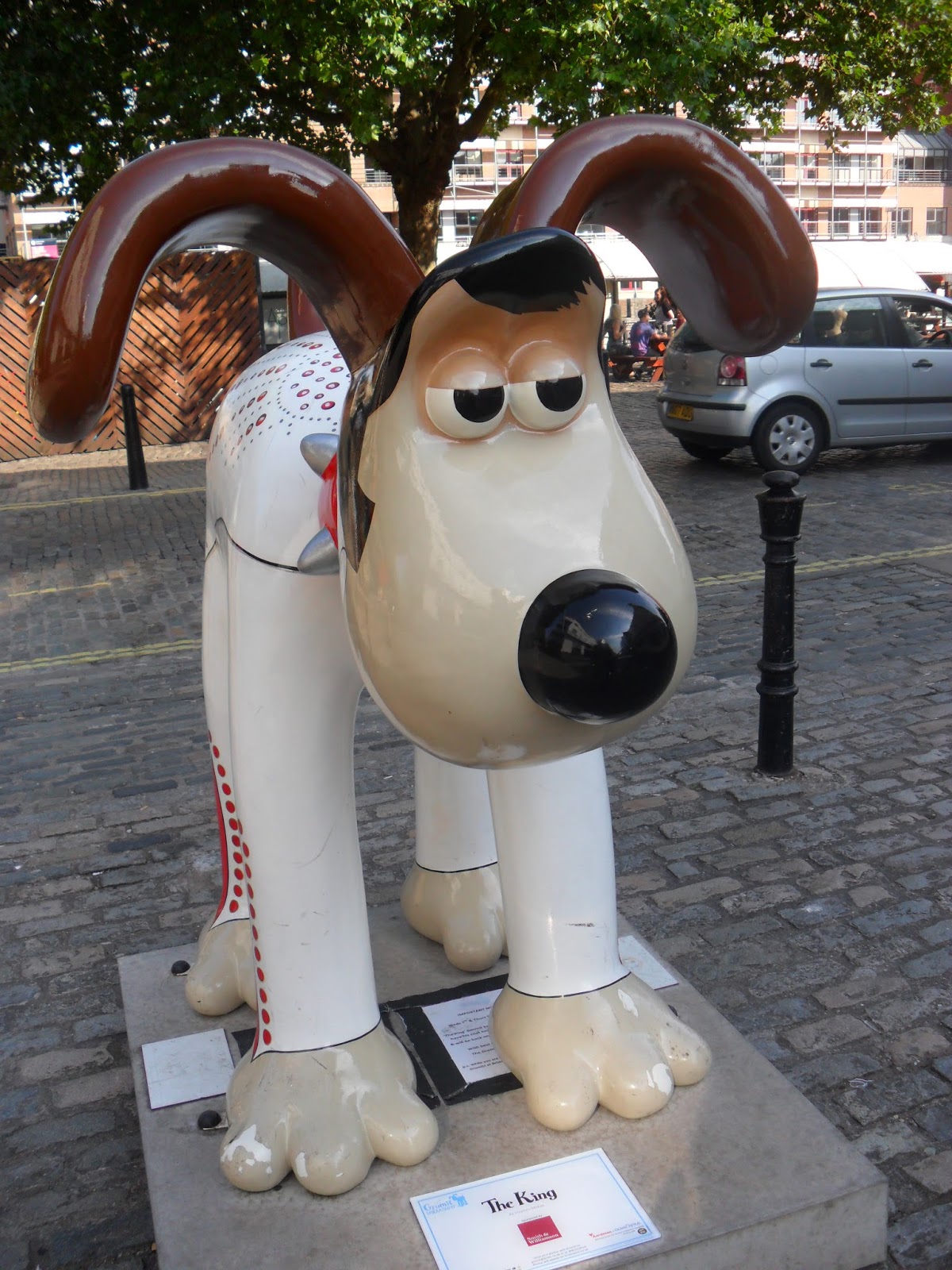 Cupcakes and Cushions: Gromit hunt!