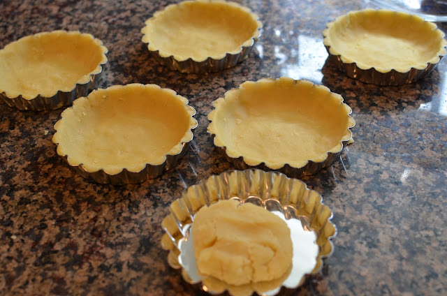 Playing with Flour: Mini fruit tarts for moms