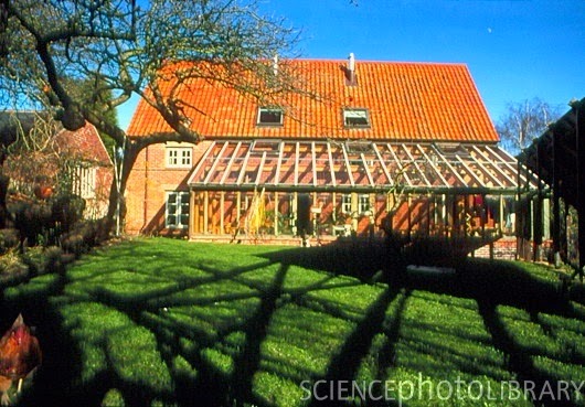 Vale, Robert & Brenda: The Autonomous House