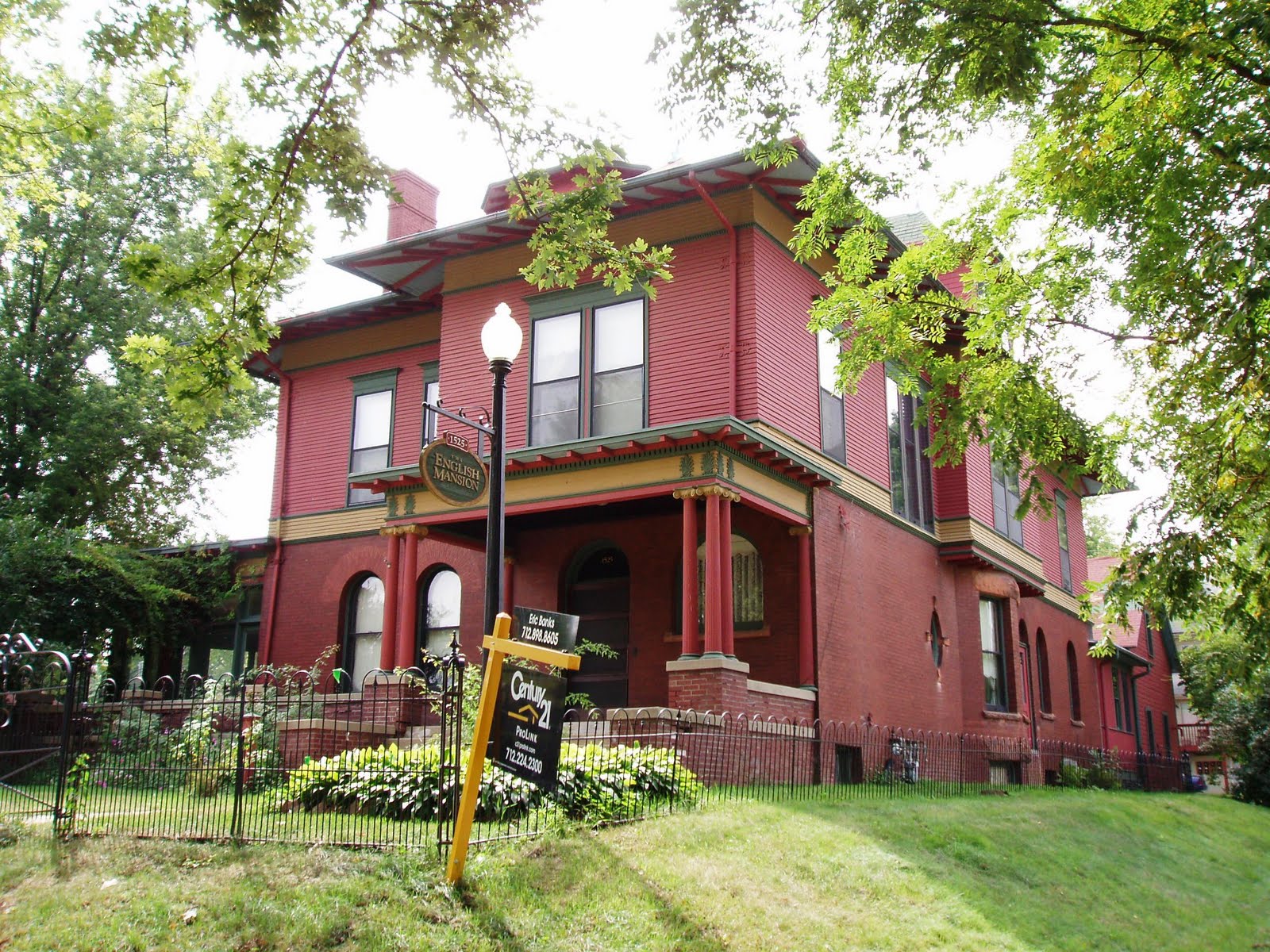 History and Culture by Bicycle: The English Mansion