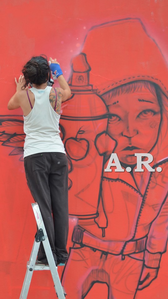 Fotografía. Serie Graffiti. Graffitera en accion. Autorretrato. Self ...