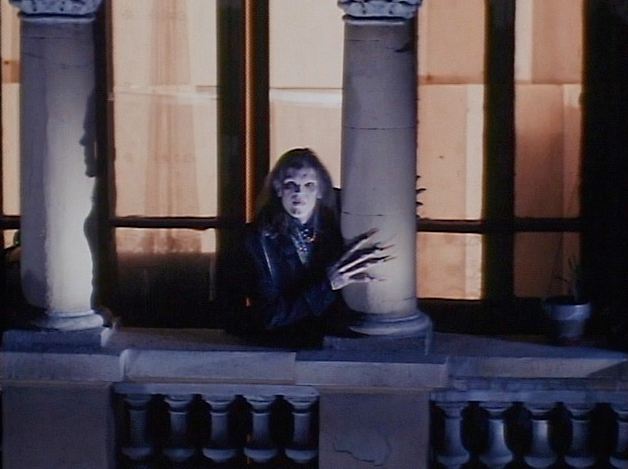 Roman's Movie Reviews and Musings: Bloodstone: Subspecies II (1993)