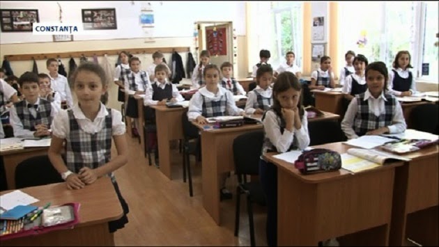 UNIFORME SCOLARE: august 2014