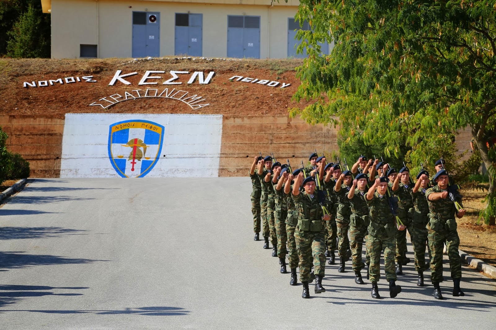 ΘΑ ΞΑΝΑΓΥΡΙΣΟΥΜΕ ΚΑΙ ΘΑ ΣΑΣ ΔΙΑΛΥΣΟΥΜΕ... ΚΑΤΑΡΓΟΥΝ ΤΗΝ ΣΤΡΑΤΟΝΟΜΙΑ ...