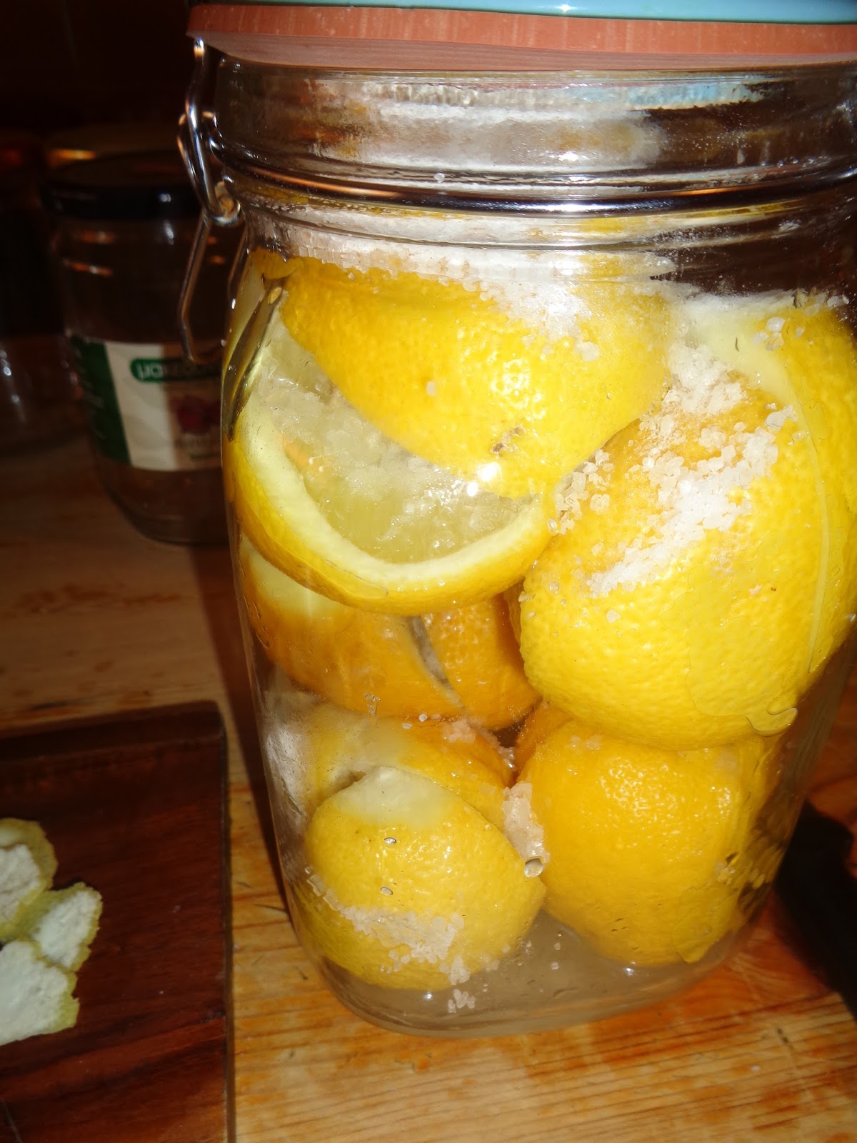 Ερασι τέχνης ...: Πώς συντηρούμε τα λεμόνια