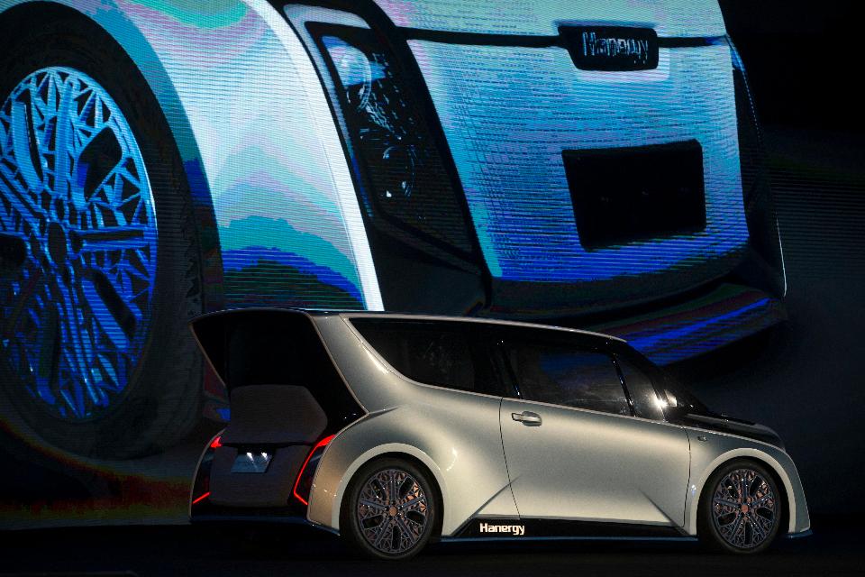 SpecTechulate: Solar Powered Cars Launched In China