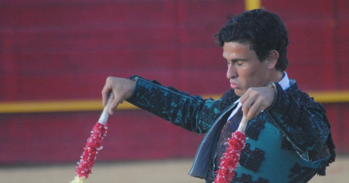 TOROS EN SEVILLA: "EL GALO", QUE HA CORTADO UN RABO, Y DAVID MARTÍN ...