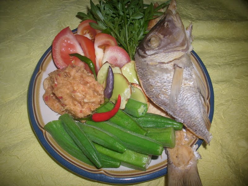 Sup Ayam Kampung, Telur Itik Goreng Dadar, Ikan Kering Kukus, Sambal ...