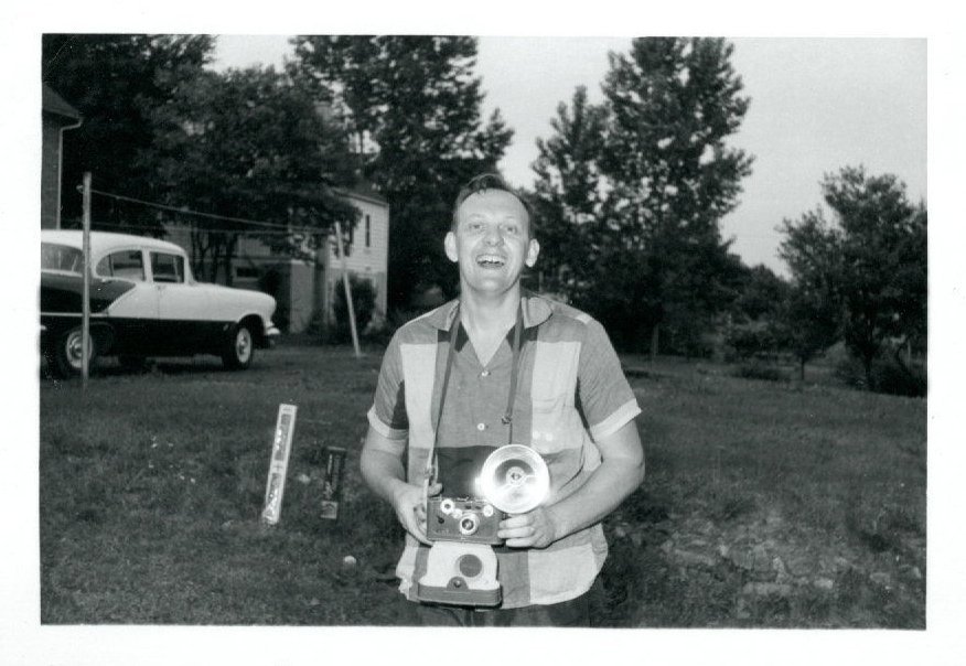 50 Candid Vintage Photographs of People With Their Cameras From the ...