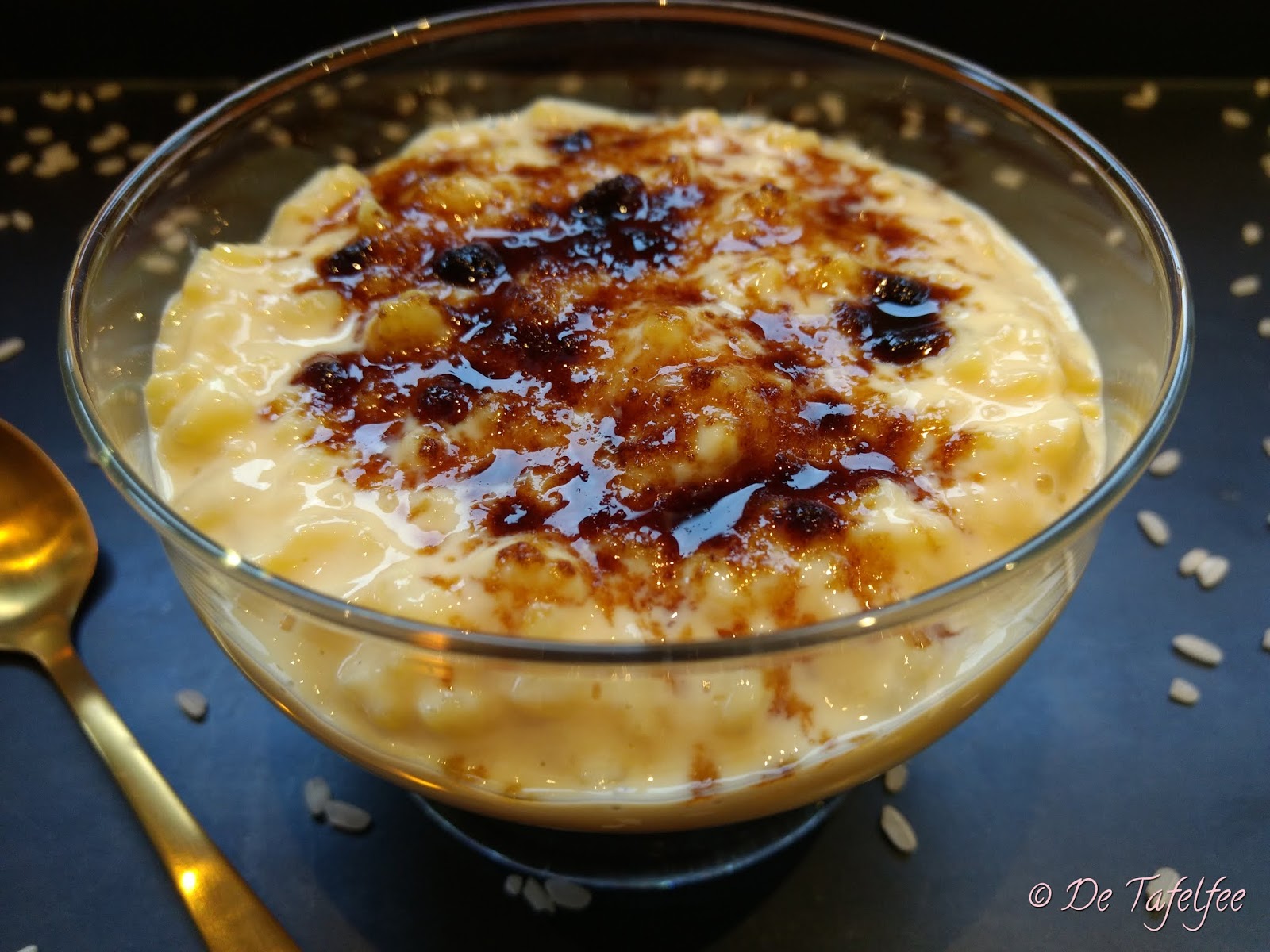 Rijstpap met gouden lepeltje