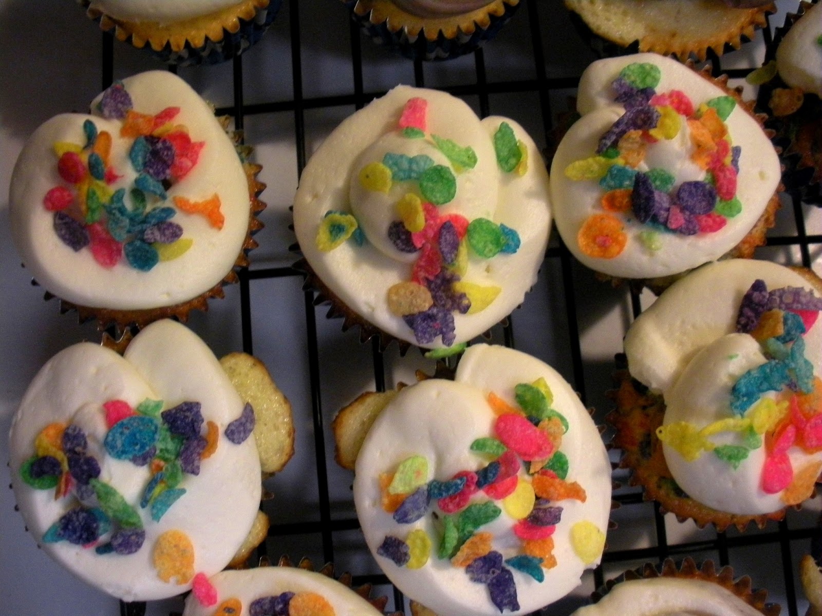 Domestic 360: Neon Fruity Pebbles Cupcakes - Easy Recipe