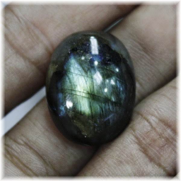 .: Mengenal Batu Alam Serta Manfaat dari Jenis Labrador