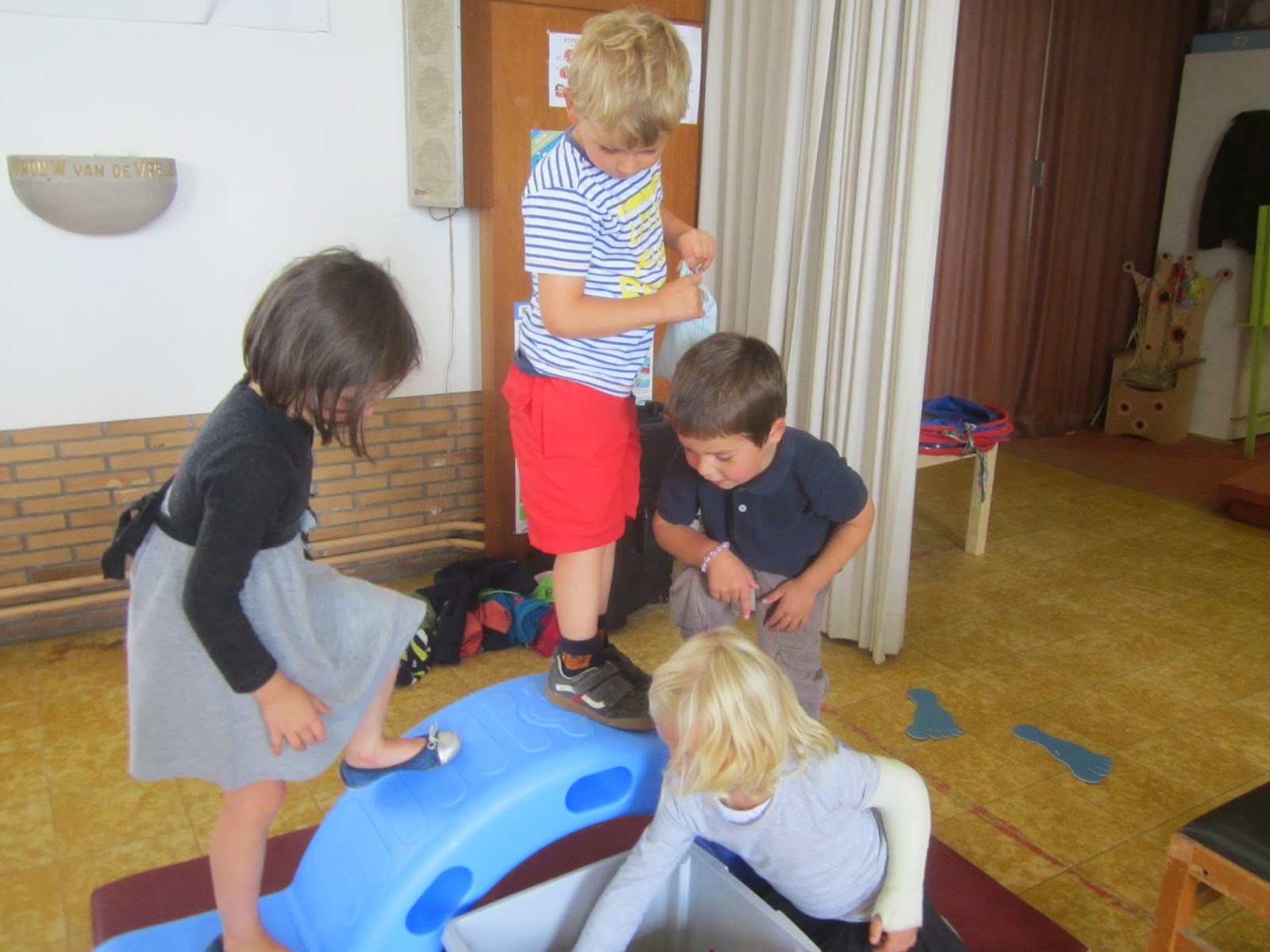 Kreupelschool 2de kleuterklas : Bewegingsomloop in de turnzaal