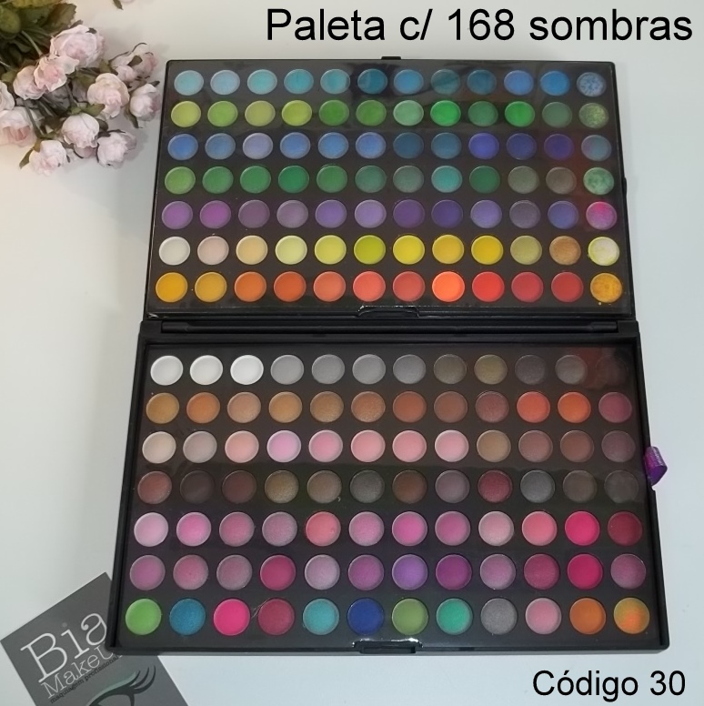 Bia Make Up: Paleta profissional com 168 sombras
