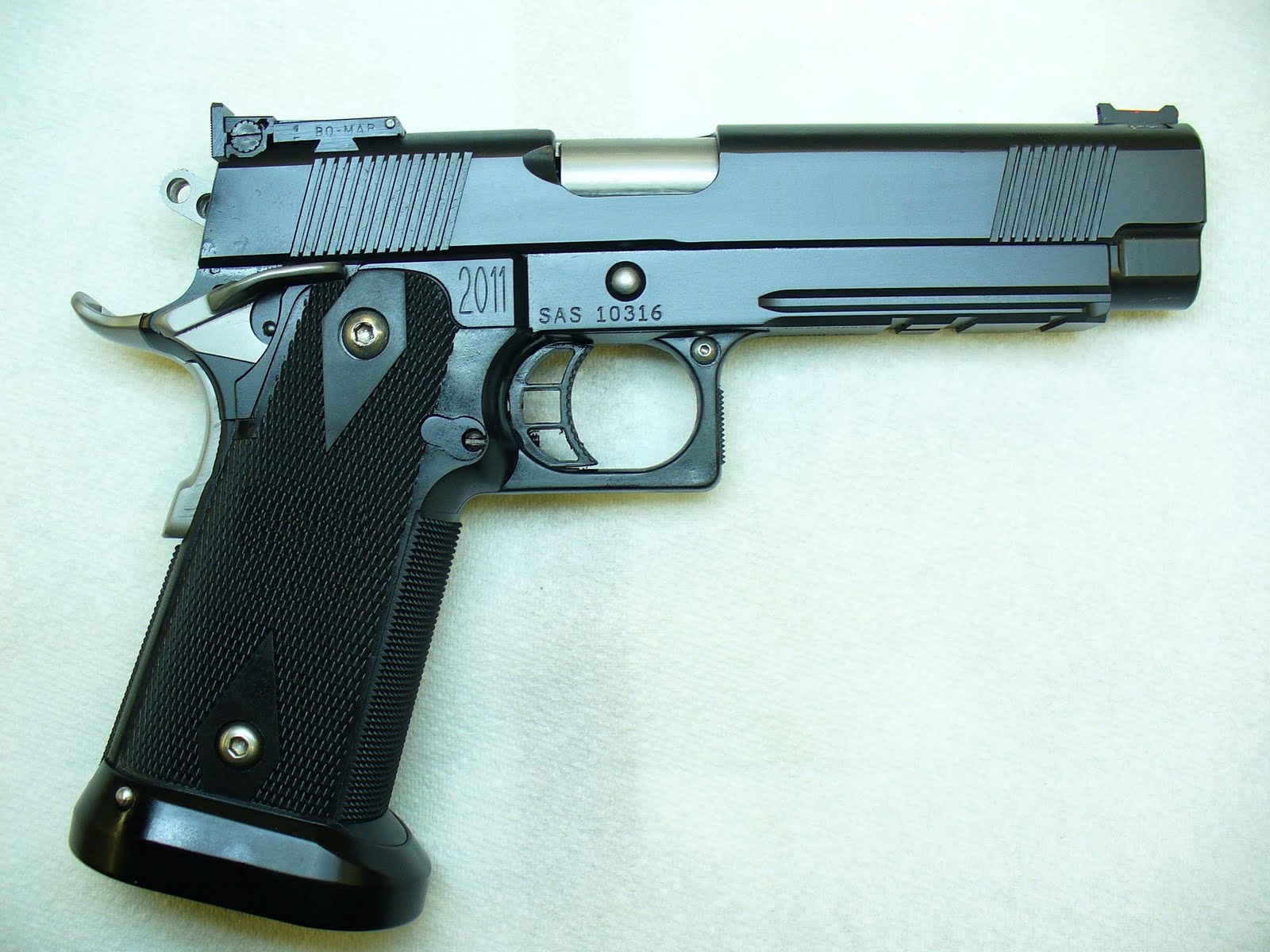 TACTICAL WAREFARE ARMORY: 1911-2011 PISTOLS