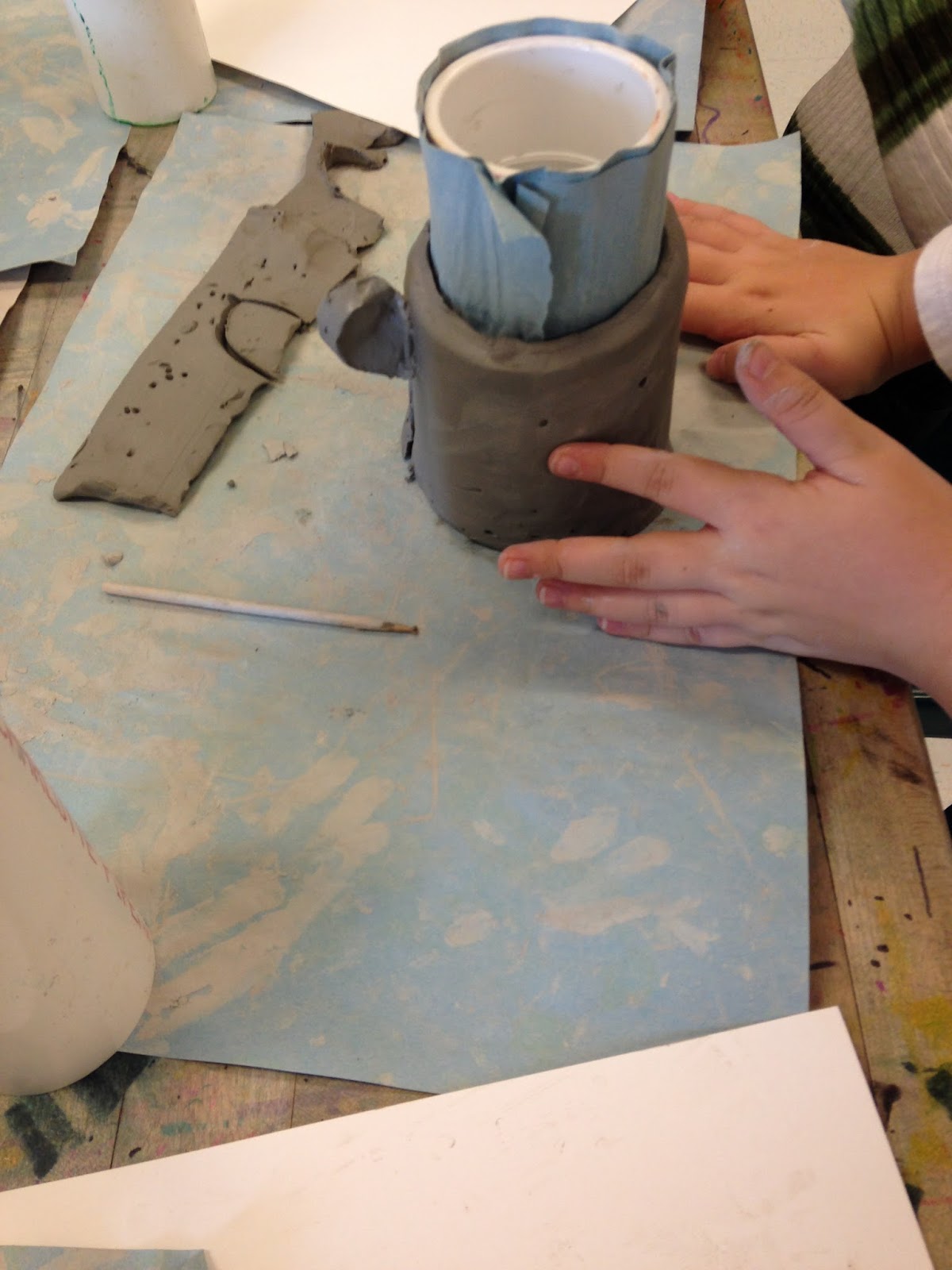 Art Room Blog: Totem Poles in Clay 2nd Grade Project...