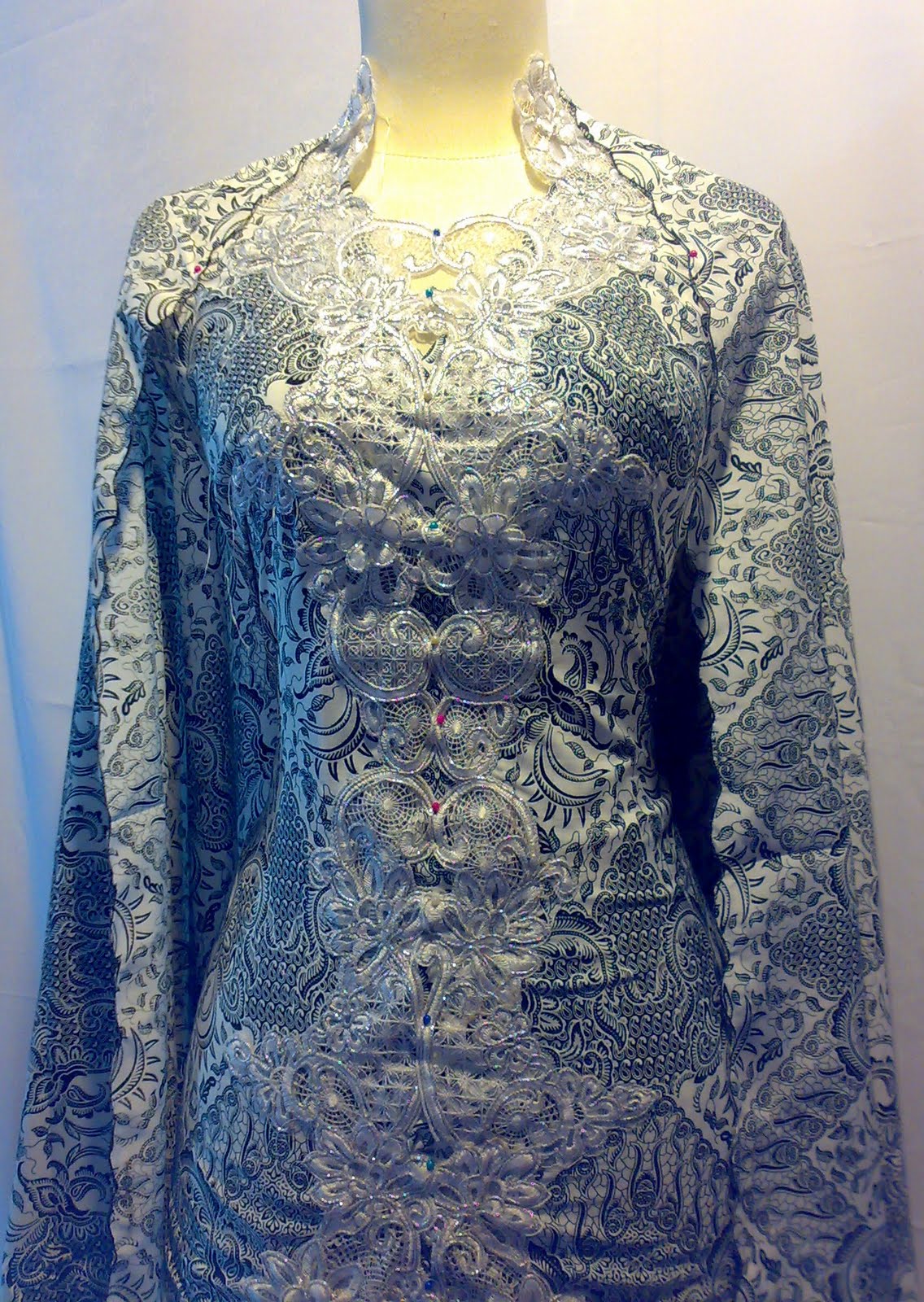 Batik Dan Kebaya: kebaya batik bordir cornelly new edition 2011