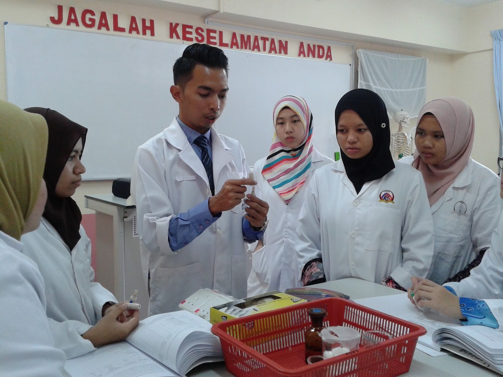 Makmal Sains Sekolah