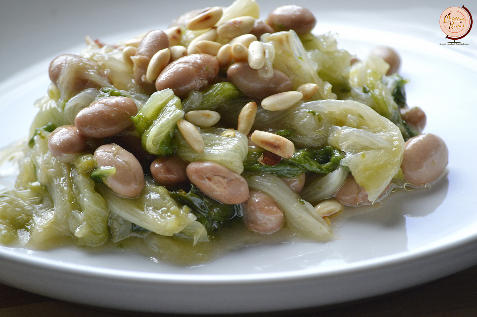 Orietta's Recipes: Scarola ripassata con fagioli borlotti e pinoli tostati