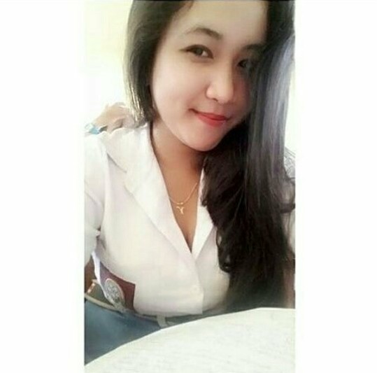 Siswi SMA Jakarta ngentot sama bule sampai nangis menahan kontol bule yang terlalu besar.